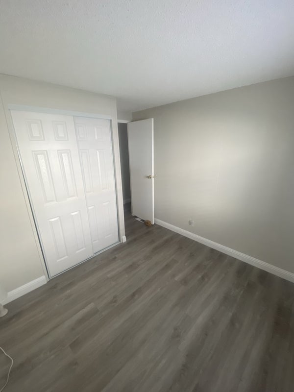 'SMALL Room 9x8' Room to Rent from SpareRoom