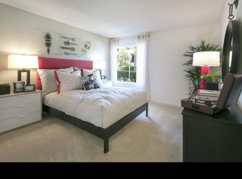 'Looking 4 chill roommate- Cool 3 bdrm Irvine' Room to Rent from SpareRoom
