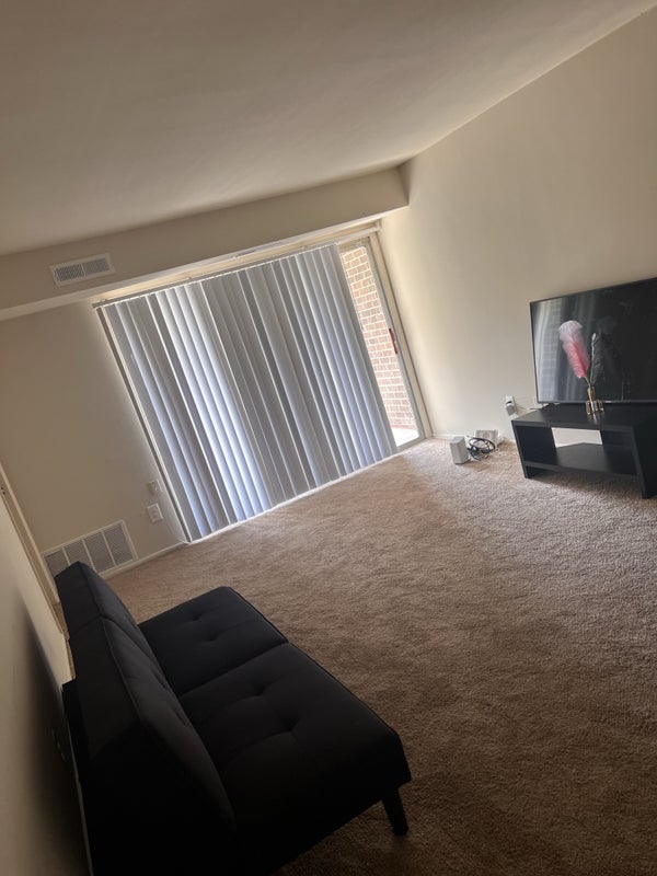 'Roomate needed . 1 room available 700$' Room to Rent from SpareRoom