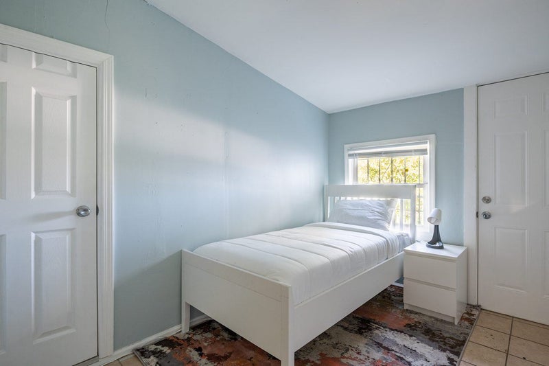 'Bright Twin Bedroom In 3 Bed/1 Bath Home In Logan' Room to Rent from ...