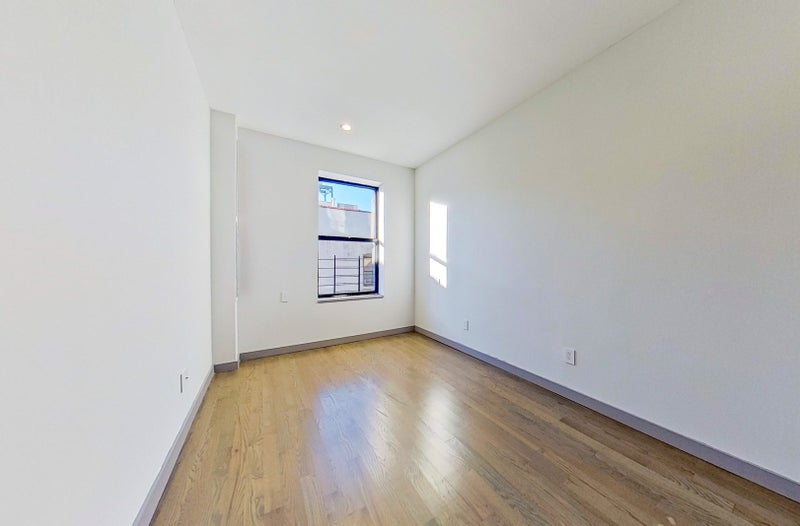 'Amazing Rooms 4 Rent- 4Br /1 Ba - W/D-Nov 1St ' Room to Rent from ...