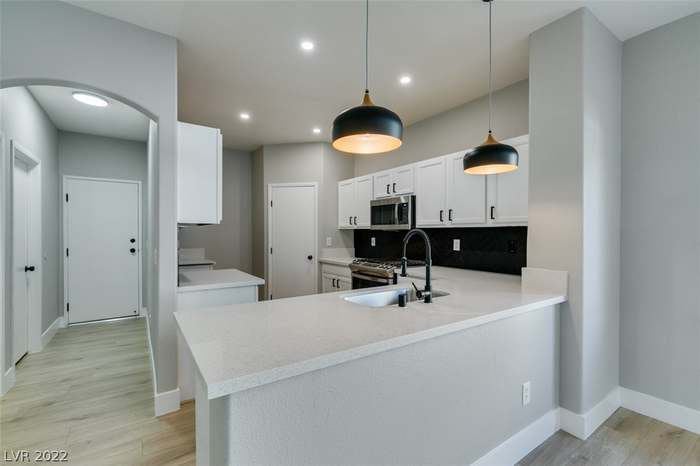 '1 bedroom available near freeway entrance ' Room to Rent from SpareRoom