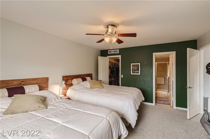 'Shared room at the Las Vegas Country Club' Room to Rent from SpareRoom