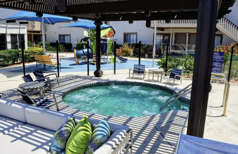 'Female roommate, 1 bath, pool, in unit laundry ' Room to Rent from ...