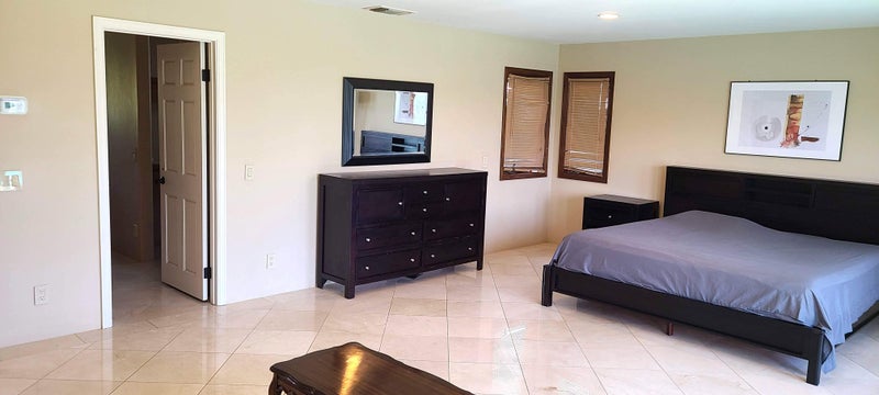 'Luxurious Room Bath w/ Kitchenette & Private Entra' Room to Rent from ...