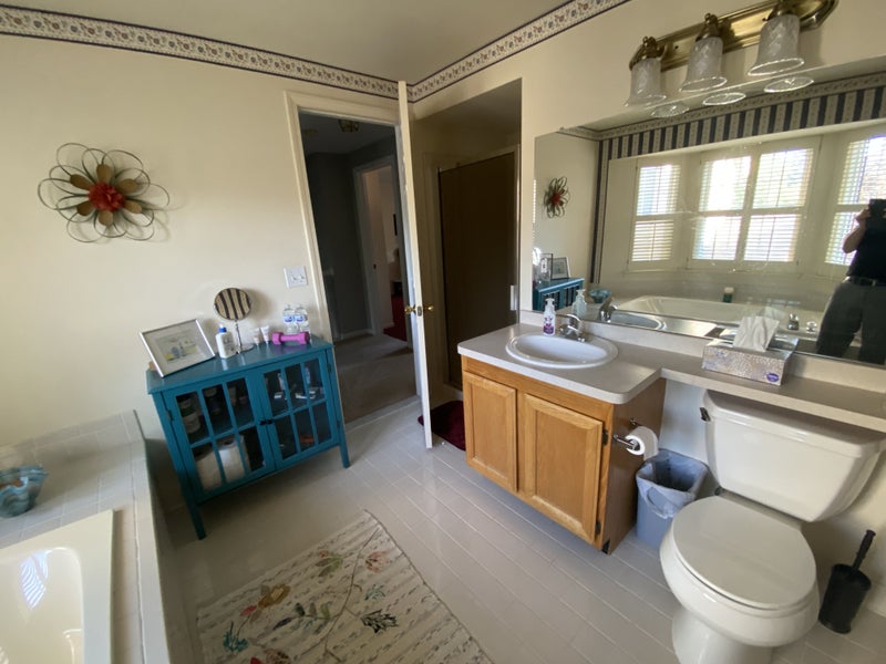 'Room w unattached bathroom' Room to Rent from SpareRoom