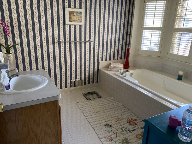 'Room w unattached bathroom' Room to Rent from SpareRoom