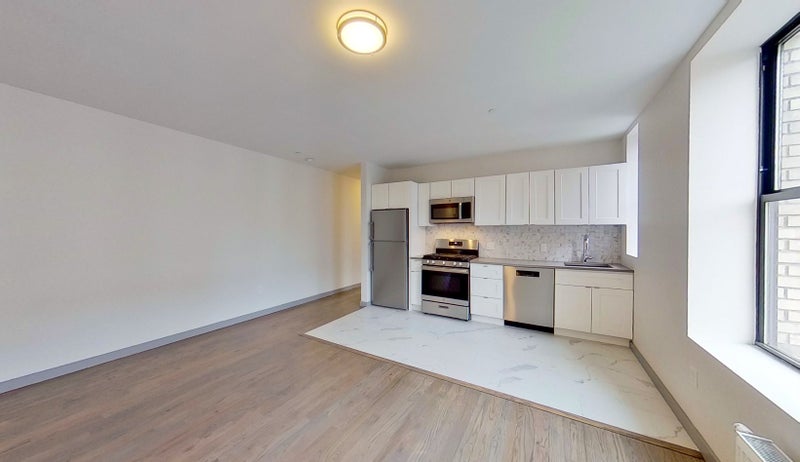 'Double Room 4 Rent - 5Br /2Ba - W/D - March' Room to Rent from SpareRoom