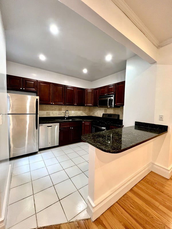 'Available now in Hamilton Heights!' Room to Rent from SpareRoom