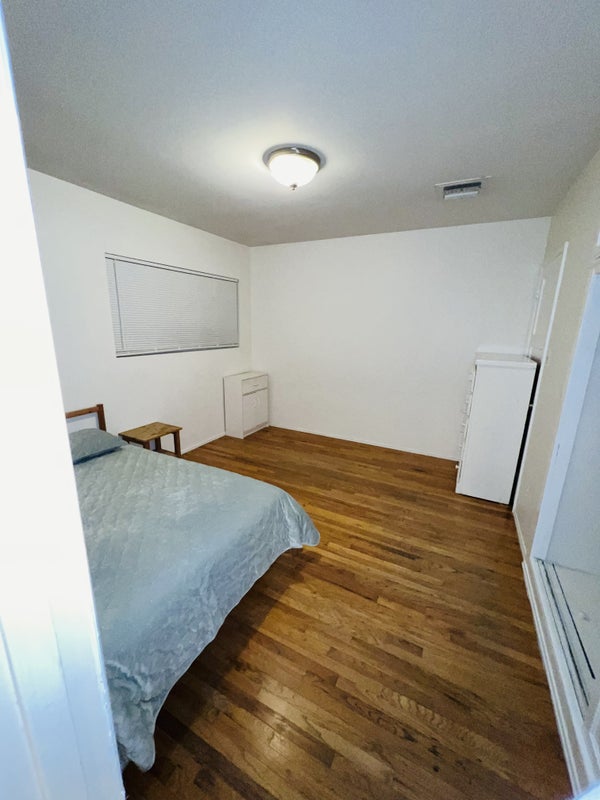 'Nice Quiet Bedroom Inc WIFI Pking - Grt/Safe Area' Room to Rent from ...