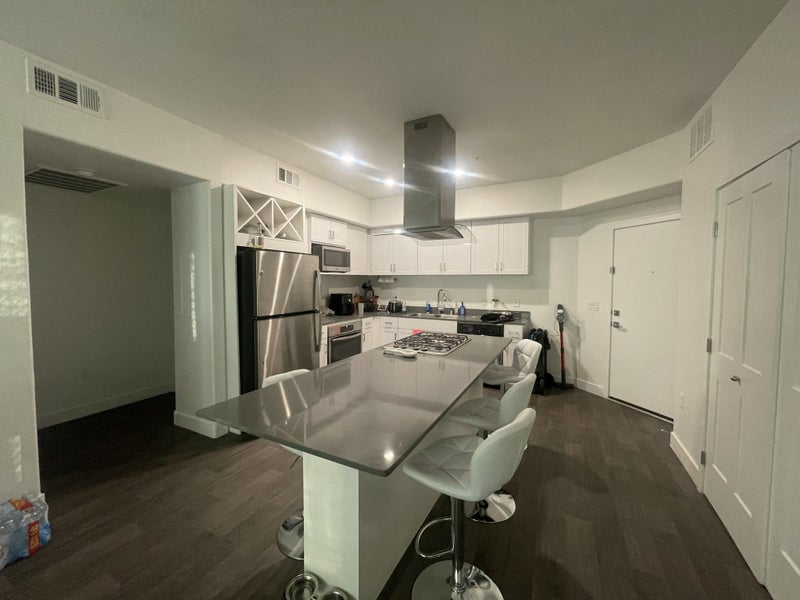 'One bedroom w/ private bath in luxury apartment' Room to Rent from ...