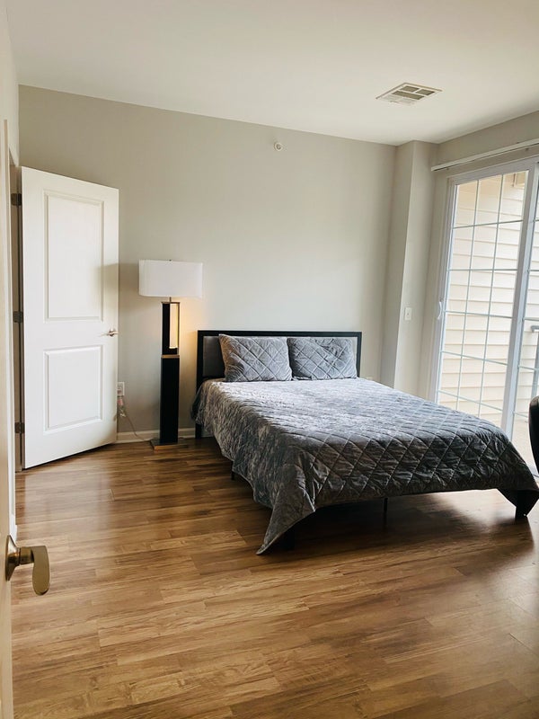 'Female Roomate needed Gorgeous Luxury Apartment ' Room to Rent from ...