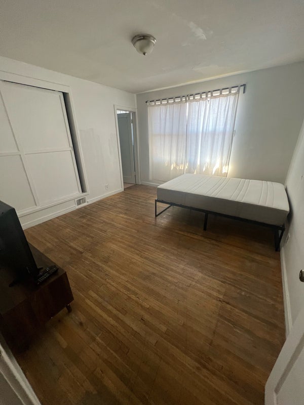 'Single Private Bedroom with/Bathroom' Room to Rent from SpareRoom