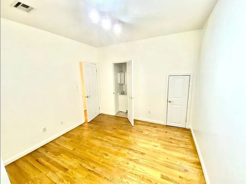 'Last Room, Spacious Apartment, Laundry & Ac' Room to Rent from SpareRoom