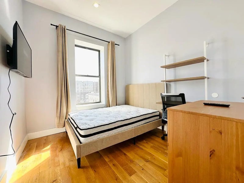 'New furnished room # 511, 26 minutes to Manhattan.' Room to Rent from ...