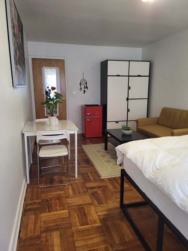 'Room in Woodside' Room to Rent from SpareRoom