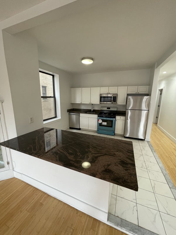 'One room left! Awesome female roommate needed- 6/1' Room to Rent from ...