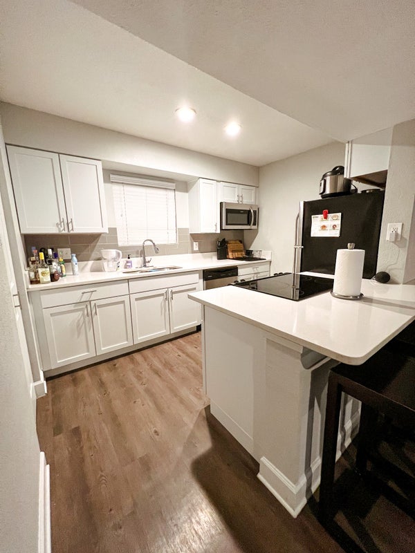 '2B2B apartment - looking for a roommate' Room to Rent from SpareRoom