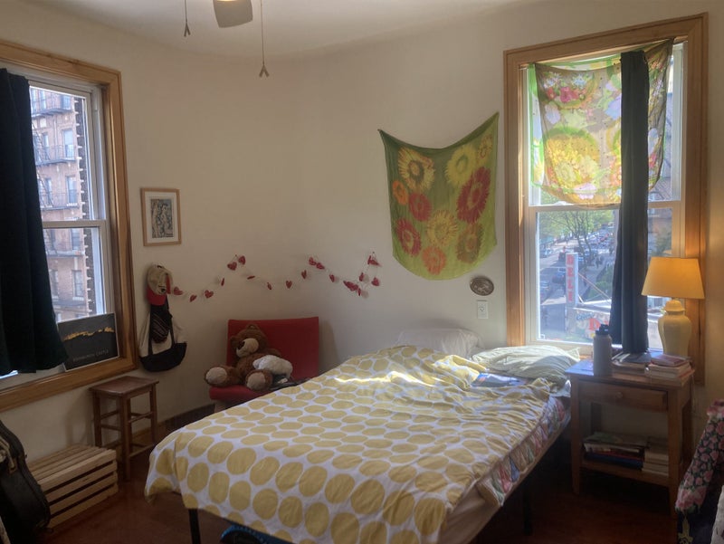 'Beautiful Light Filled Room with three windows !' Room to Rent from ...