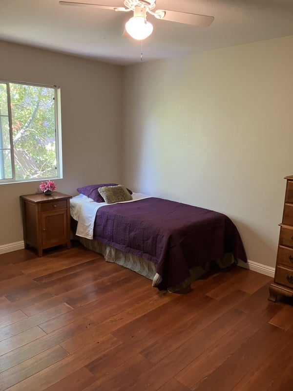'2 rooms- gated neighborhood- bike path to beach ' Room to Rent from ...