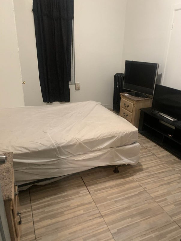 'Private Room in 2 Family Home' Room to Rent from SpareRoom