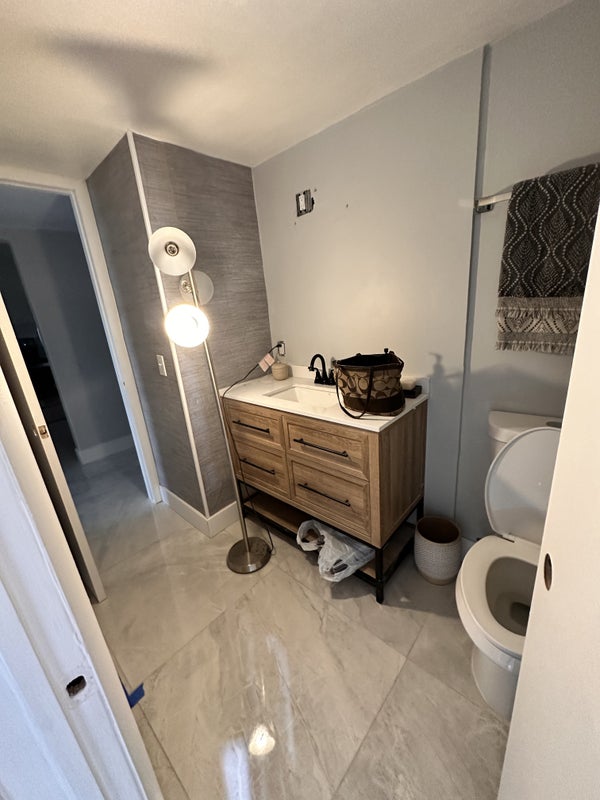 'Fully renovated 1 bedroom in shared apartment ' Room to Rent from ...