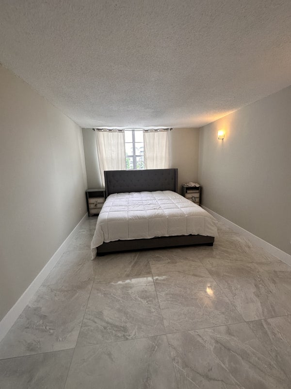 'Fully renovated 1 bedroom in shared apartment ' Room to Rent from ...