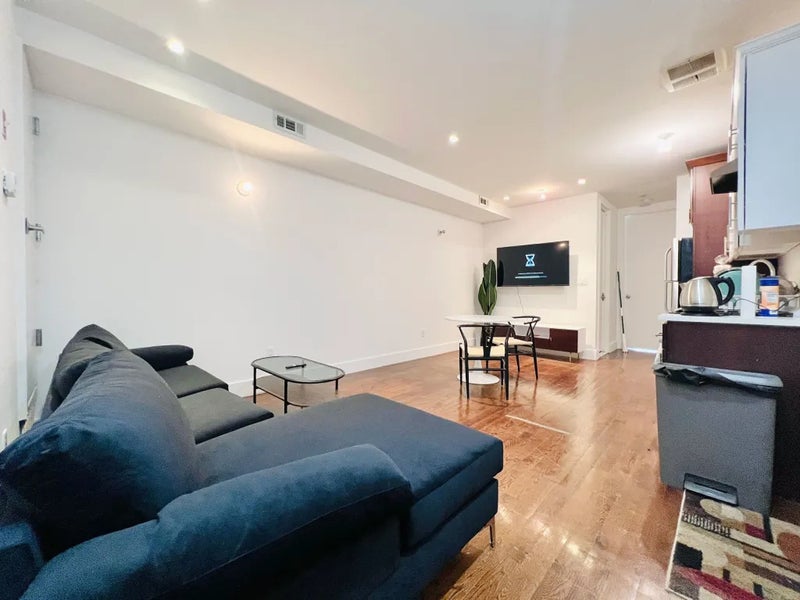 'New furnished room # 517, 26 minutes to Manhattan.' Room to Rent from ...