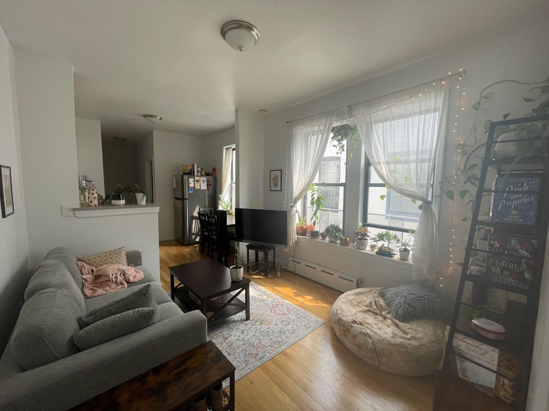 'Sunlit Astoria Apartment near Subway' Room to Rent from SpareRoom