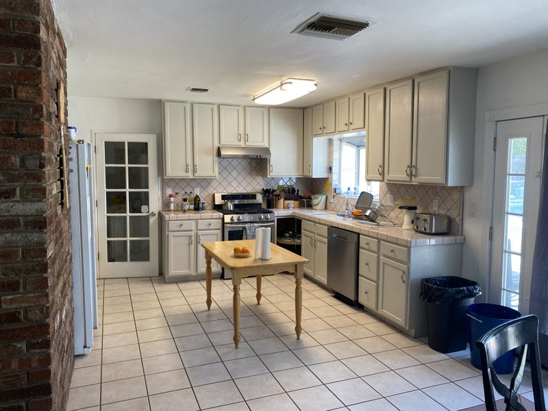 'Large Room & Private Bath in Shared House' Room to Rent from SpareRoom