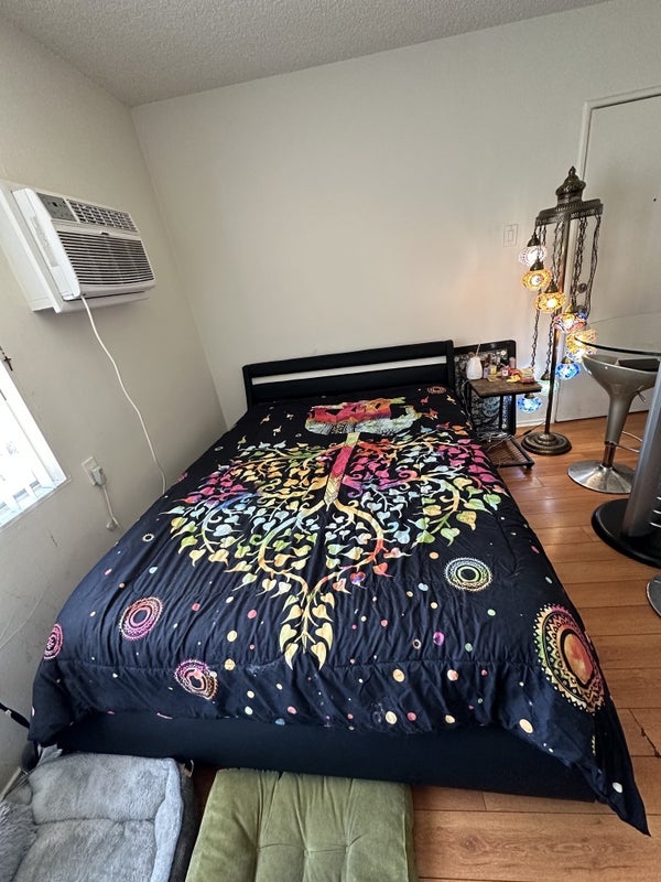 'Living room for a student or working professional!' Room to Rent from ...