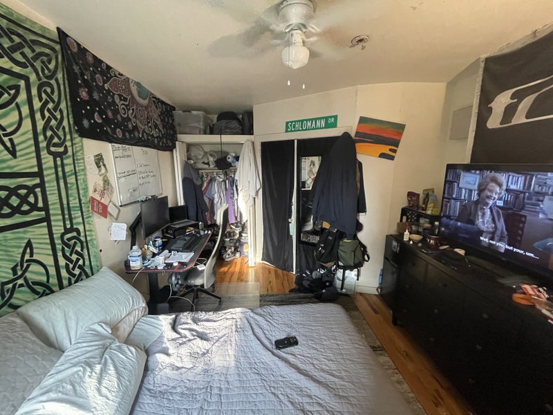 '$970 rent, lots of amenities, chill roommates' Room to Rent from SpareRoom