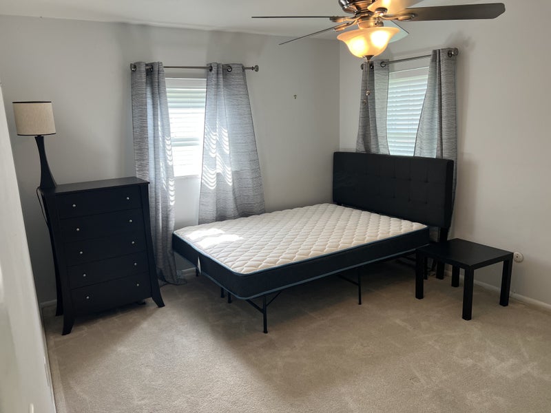 'Large room available for Ages 20s and 30s' Room to Rent from SpareRoom