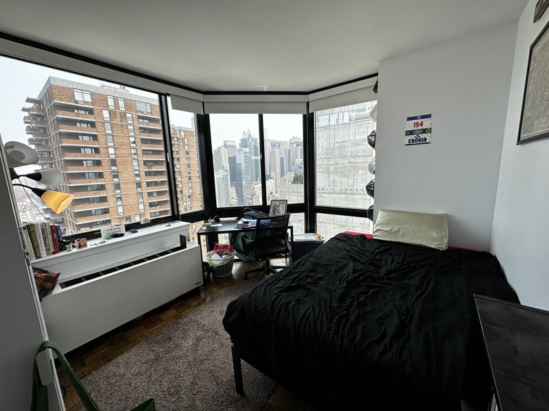 'Midtown 38th floor High Rise' Room to Rent from SpareRoom