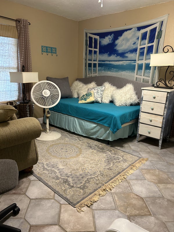 'Single studio room appropriate for one person' Room to Rent from SpareRoom