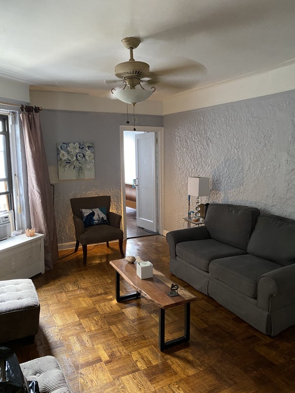 'Large furnished room close to Mt. Sinai and C. Par' Room to Rent from ...