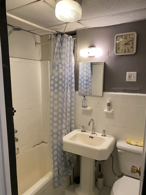 'Large furnished room close to Mt. Sinai and C. Par' Room to Rent from ...