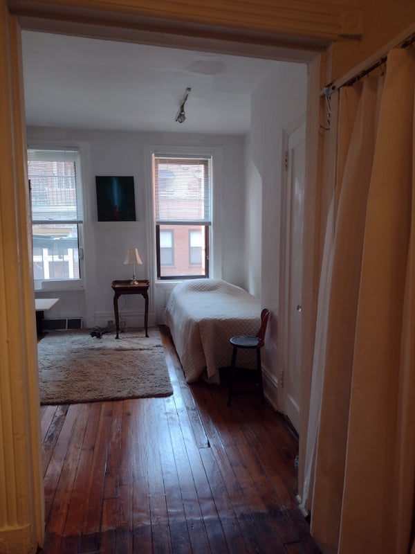'Hell's Kitchen apartment $1400 per month plus util' Room to Rent from ...