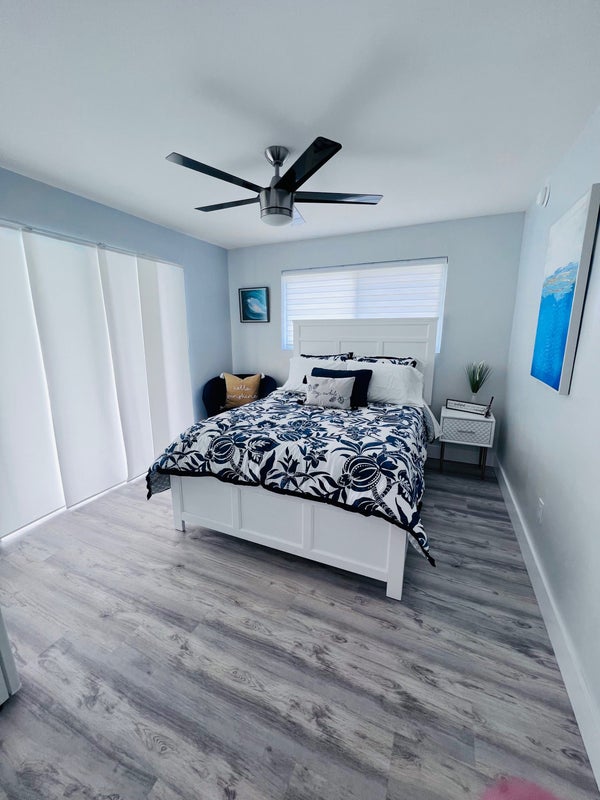 'Stunning Master bed+bath in pool home by hard rock' Room to Rent from ...