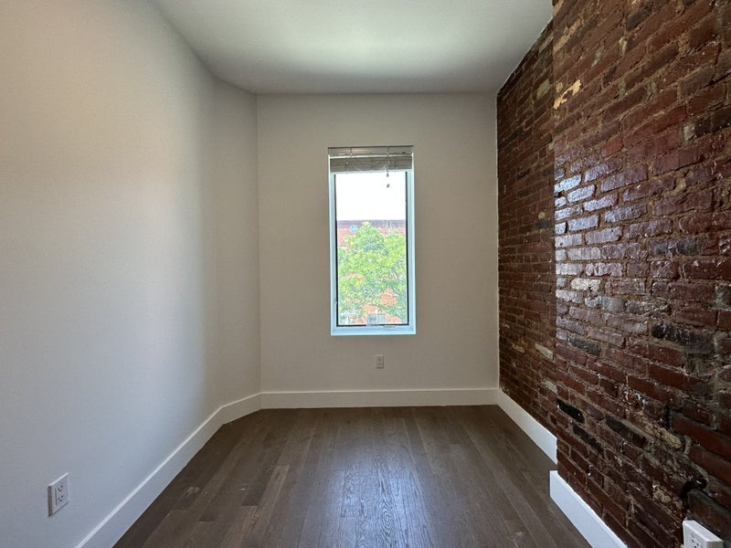 'One Room Left - No Fee - Gym - Laundry - Rooftop' Room to Rent from ...