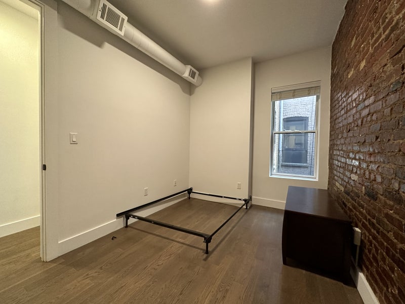 'One Room Left - No Fee - Gym - Laundry - Rooftop' Room to Rent from ...