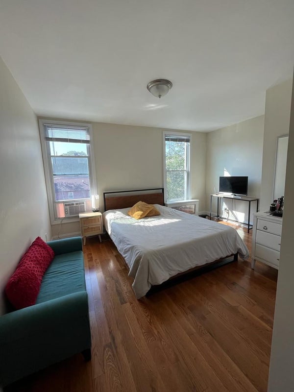 'Spacious Sunny Rooms in a 2BR/1BATH' Room to Rent from SpareRoom