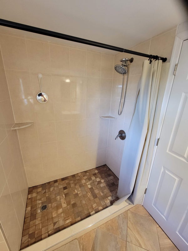 'Seeking quiet friendly housemate in 3bd 2bth' Room to Rent from SpareRoom