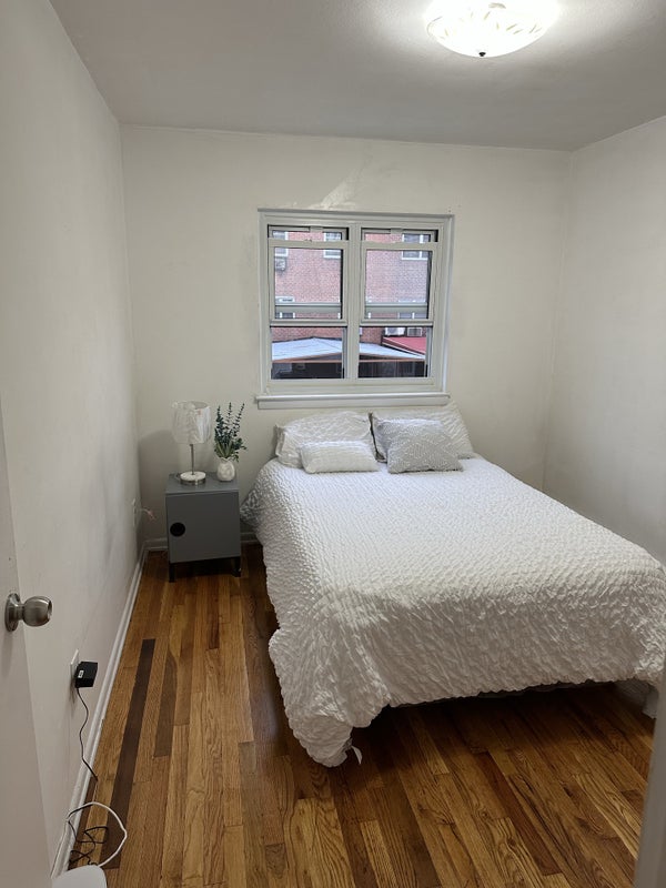 'Freshly painted small bedroom available !' Room to Rent from SpareRoom