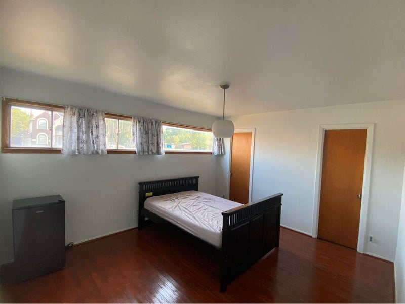 'Private Room For Rent Near Uh Main! (Move In Rea' Room to Rent from ...