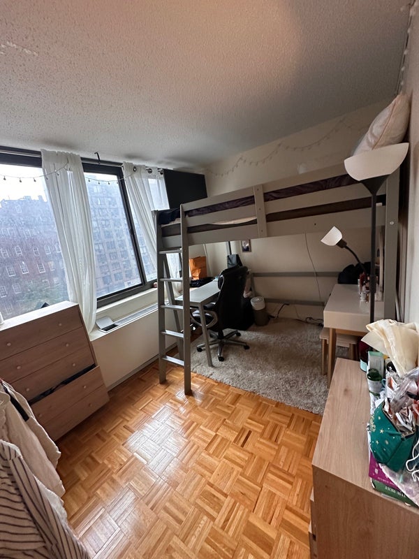 'Large Flex Rm On Ues- Lux. Bldg. Normandie Court ' Room to Rent from ...