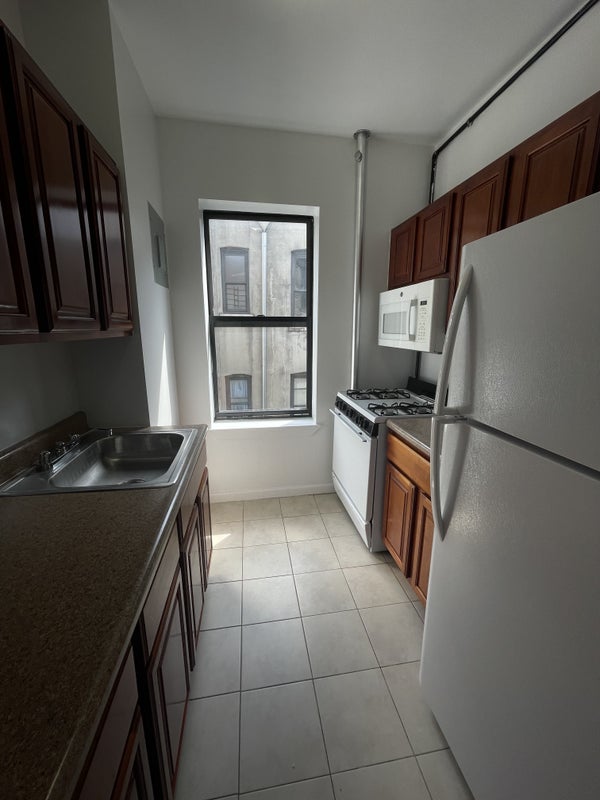 'One room left- $925! Move in this weekend!' Room to Rent from SpareRoom