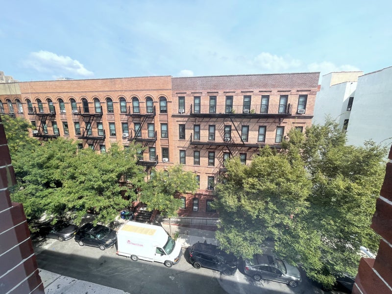 'One room left- $925! Move in this weekend!' Room to Rent from SpareRoom