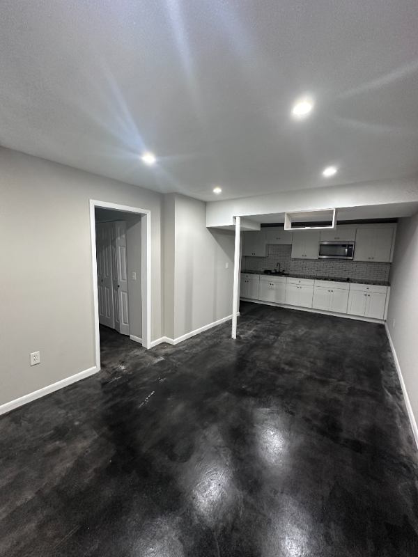 'Newly Renovated Unit' Room to Rent from SpareRoom