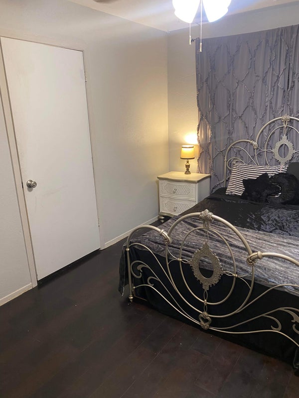 'Large private room - recently renovated ' Room to Rent from SpareRoom